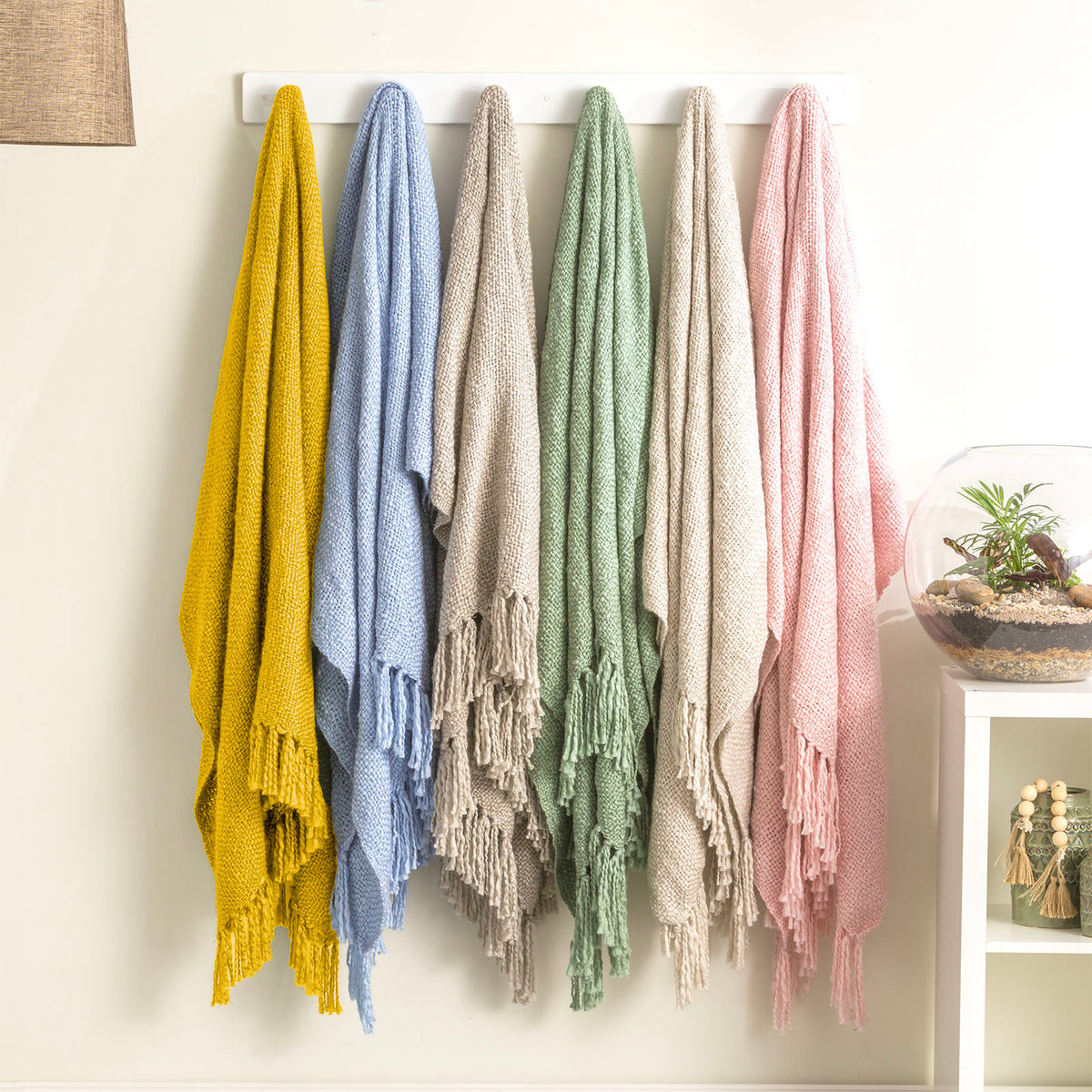 NNEDSZ Crystal 100% Acrylic Juniper Throw by Renee Taylor – NNE Living